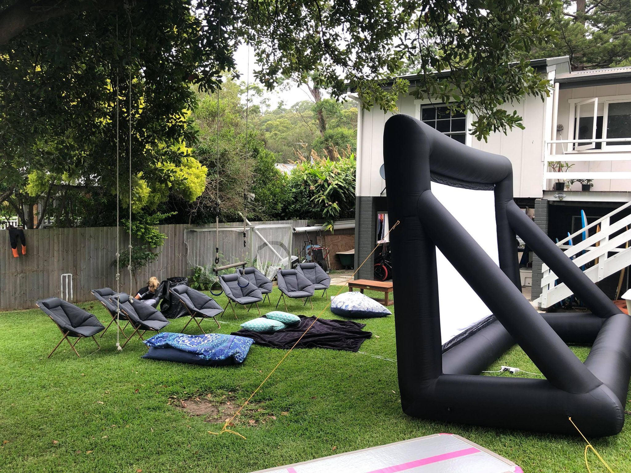 How to set up and pack down an outdoor cinema in your backyard ...